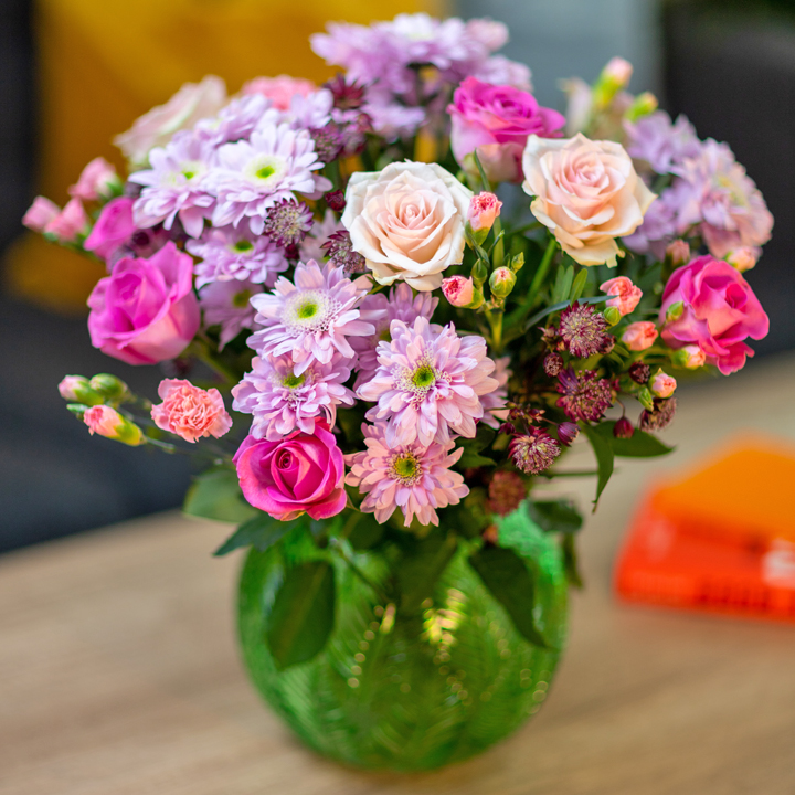 Flowers by Colour delivered from Eflorist